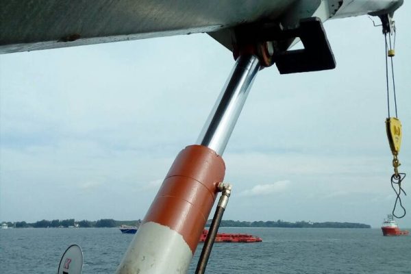 Hydraulic Deck Crane Servicing – TTS Marine